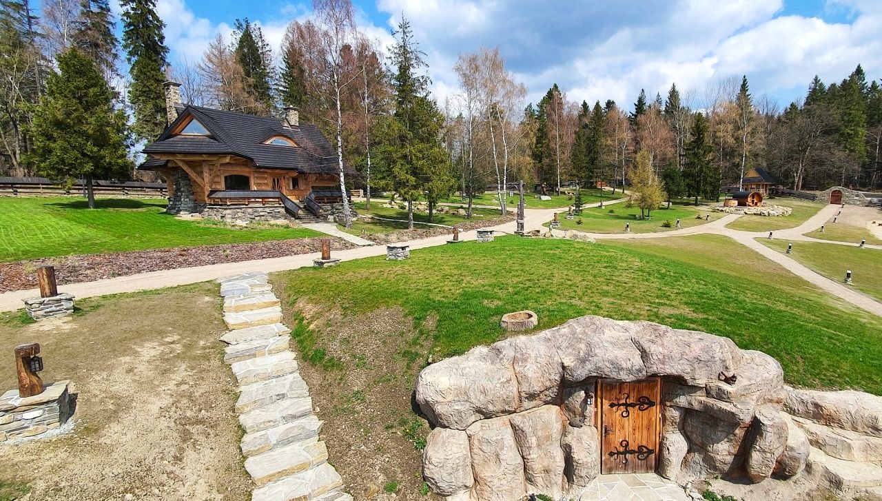 Osada Jaworzyny - odkrywaj i rezerwuj na Slowhop.com