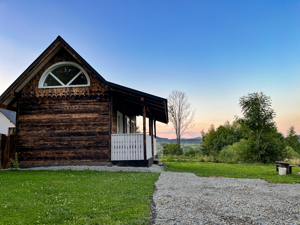 Chatka Biesczadersko - zobacz zdjęcia na Slowhop.com